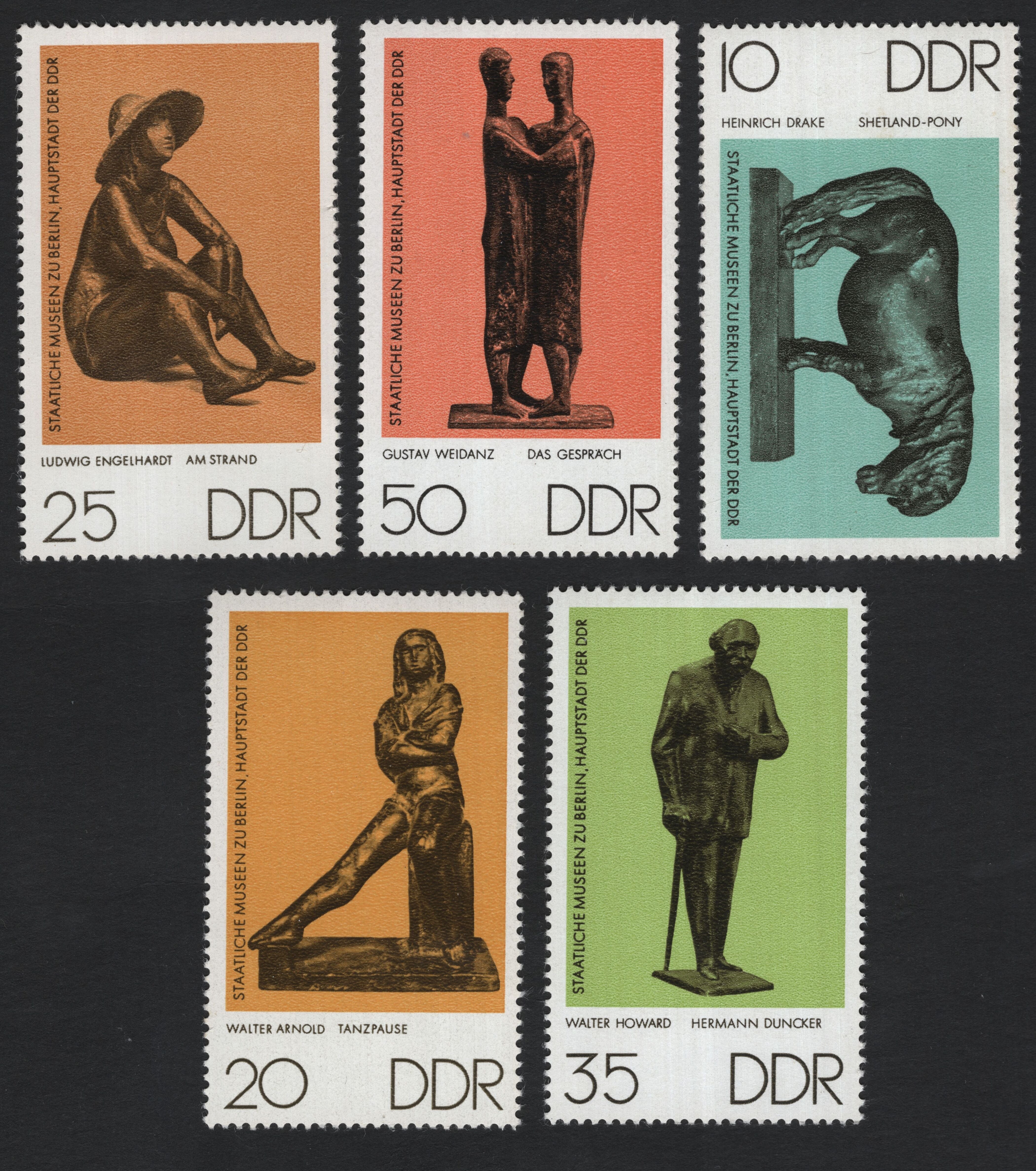 SCG8162 - DDR 1971 – Sculpture Exhibition at the State Museums of Berl ...